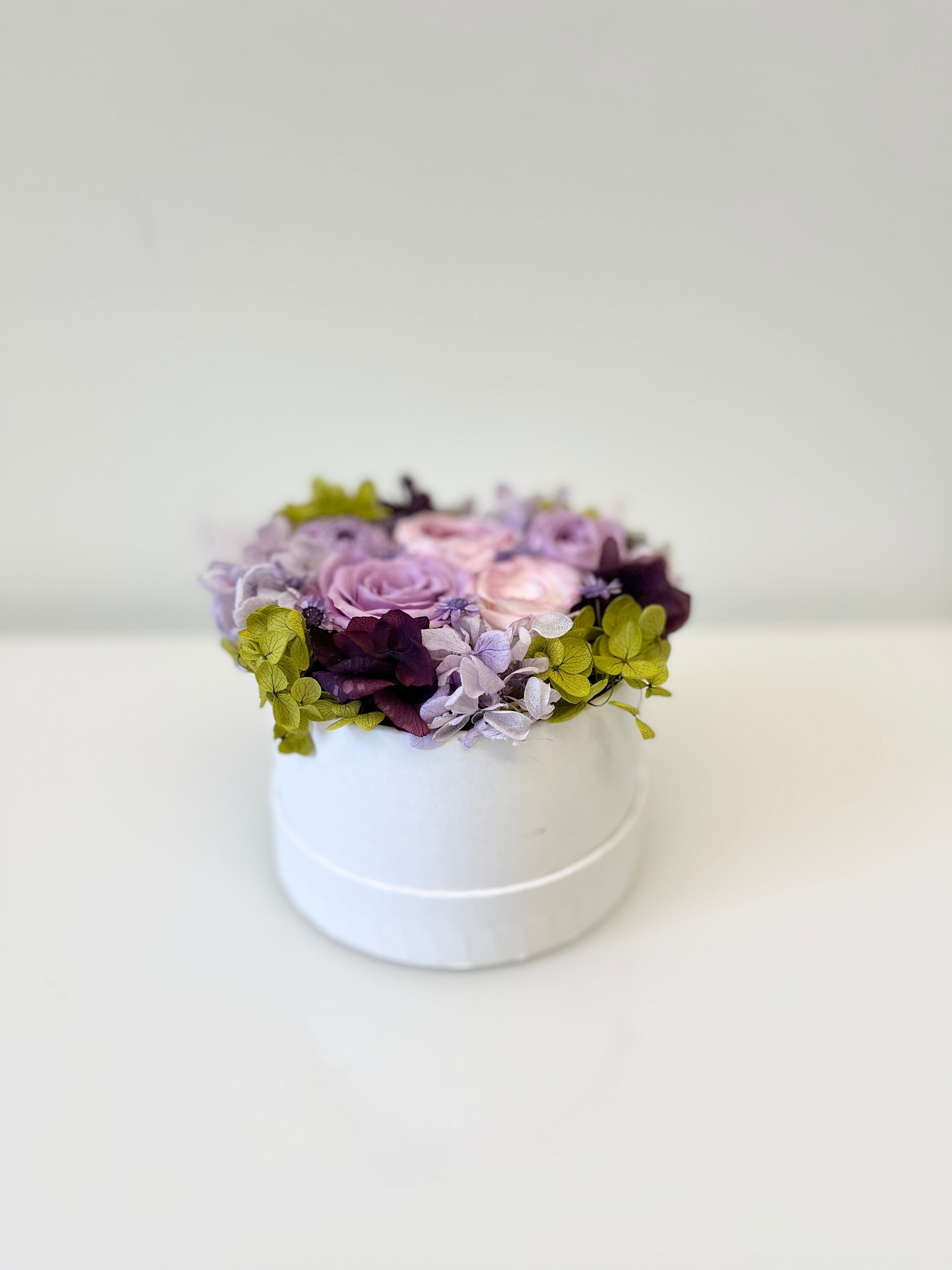 LUXURY PURPLE MIX Round Rose Box With Purple and Green Hydrangea ...