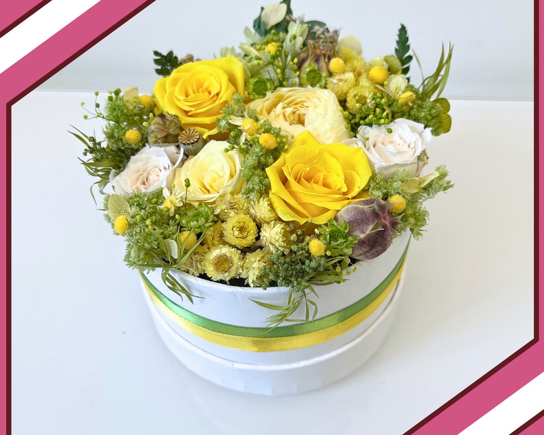 LUXURY JAPANESE PRESERVED Bright Yellow Rose Box. Preserved Roses That ...