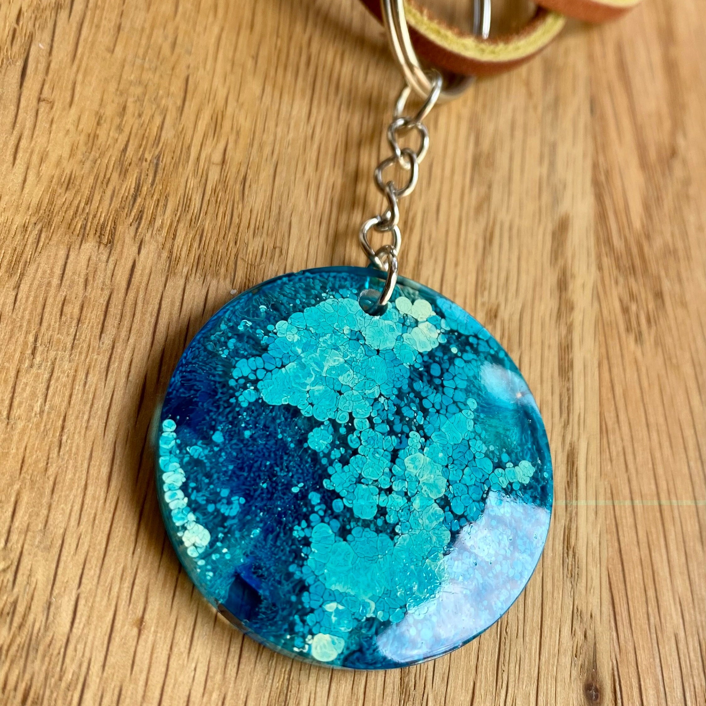 Round Resin Alphabet Letter N Keychain - Etsy