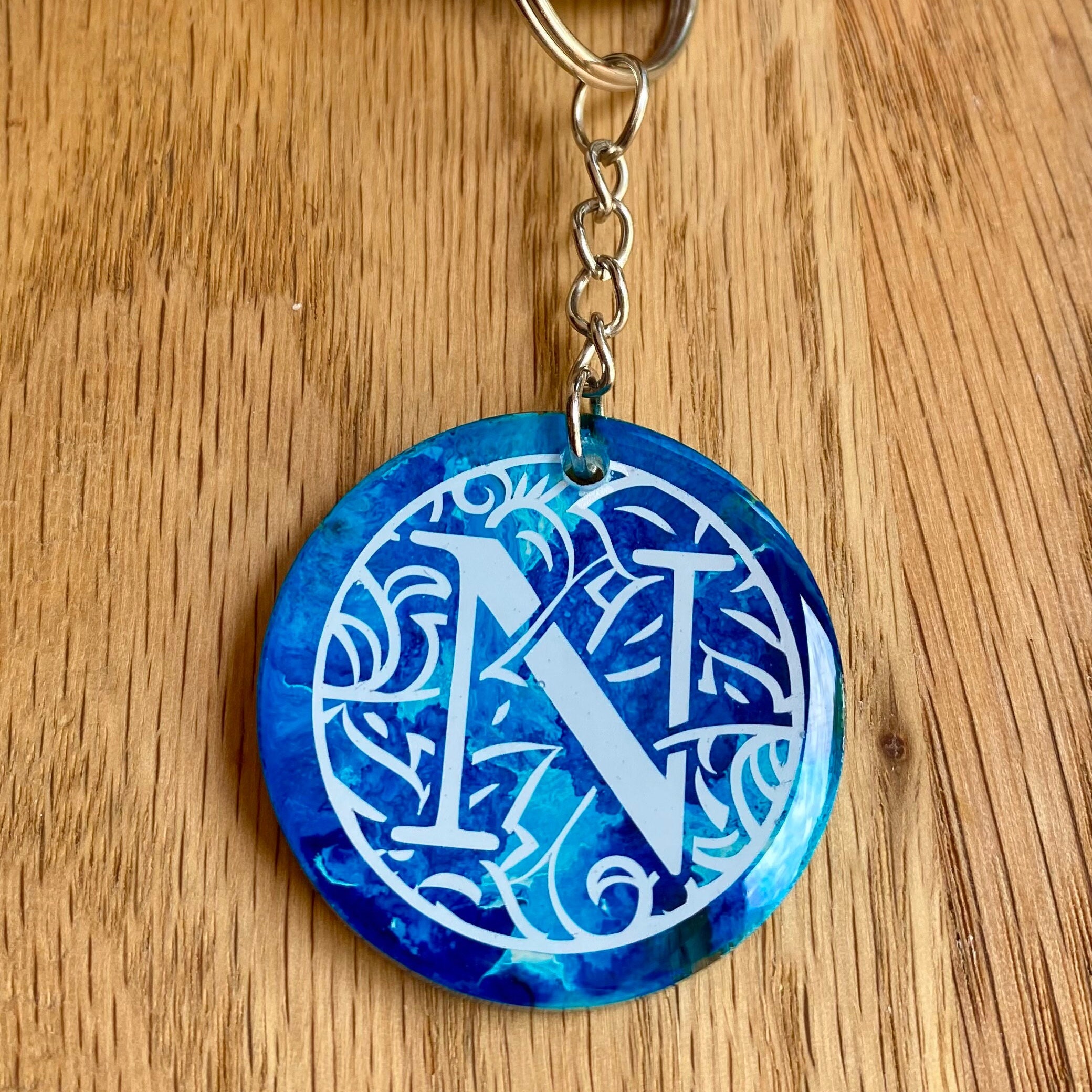 Round Resin Alphabet Letter N Keychain - Etsy