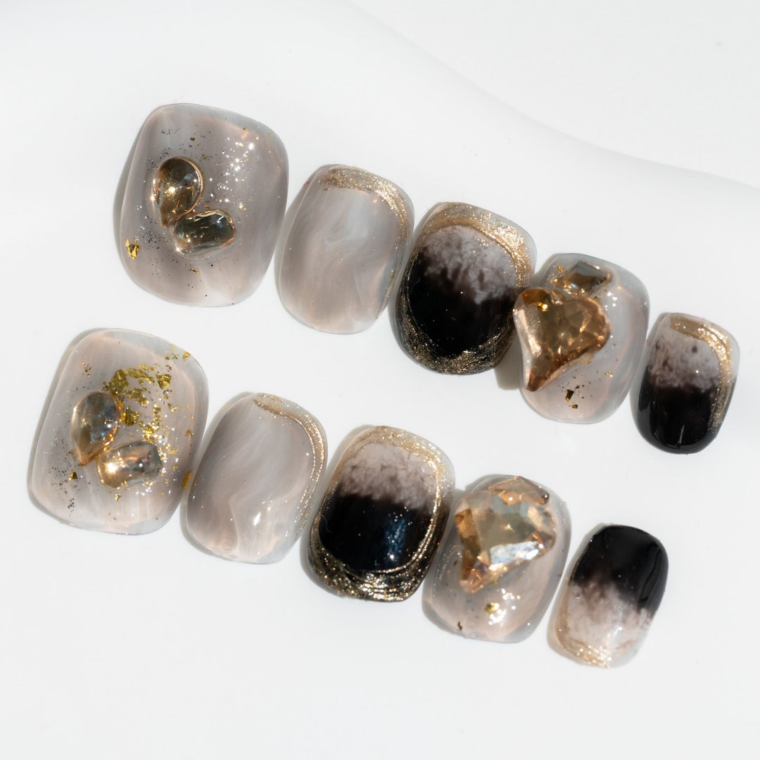 Sun&beam Nails Handmade Short Round Black Gold False Nail Tips With ...
