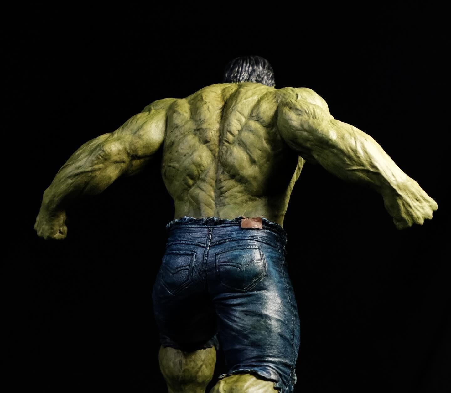 THE INCREDIBLE HULK Statue - Etsy