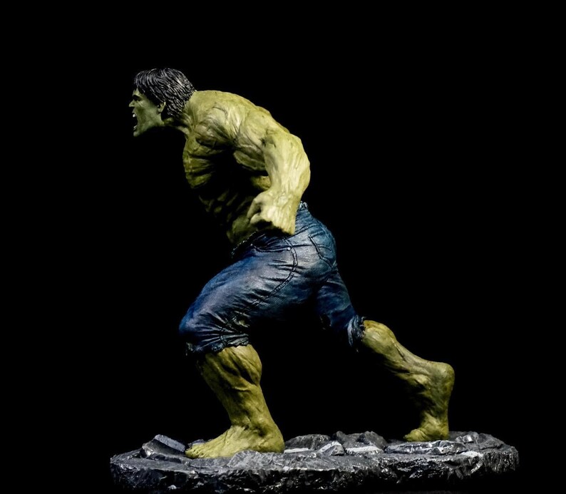 THE INCREDIBLE HULK Statue - Etsy