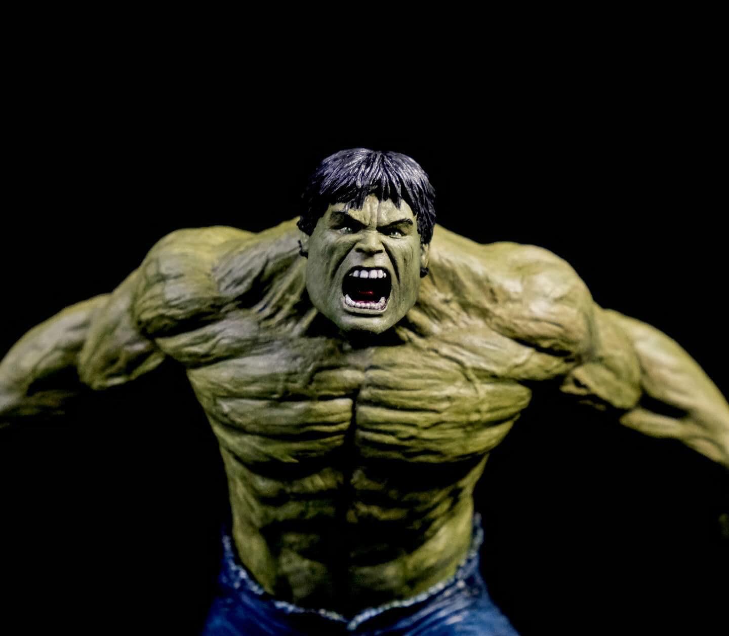 THE INCREDIBLE HULK Statue - Etsy