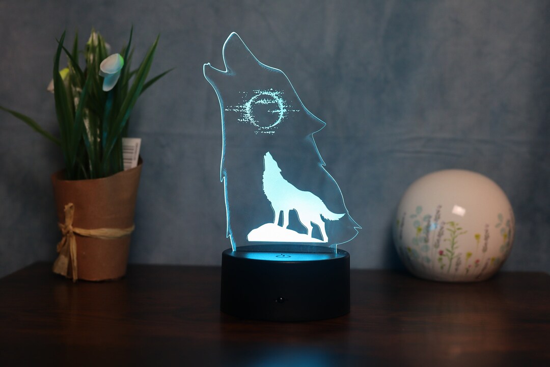 Howling Wolf as LED Table Lamp and Night Light for Decoration, Gift ...