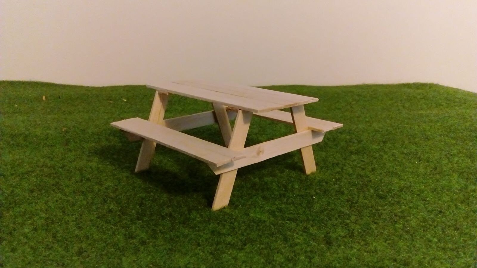 MINIATURE PICNIC BENCH 1:12th Scale Model Railway Wooden Craft ...