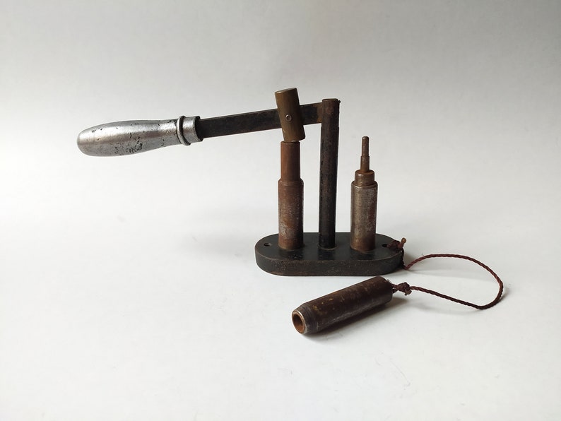 Old Bullet Reloading Machine / Vintage Shotgun Gun Powder Cartridge ...