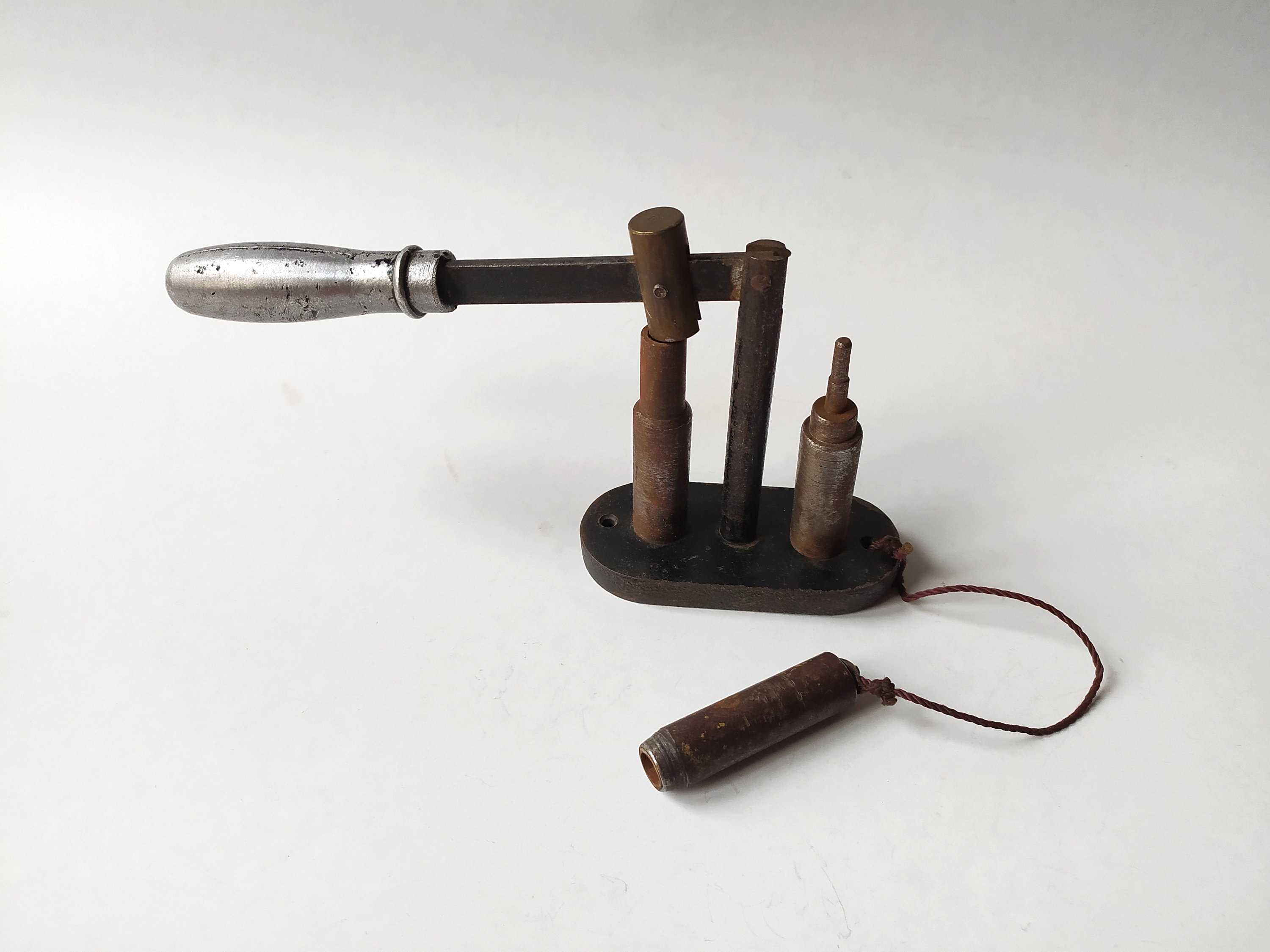 Old Bullet Reloading Machine / Vintage Shotgun Gun Powder Cartridge ...