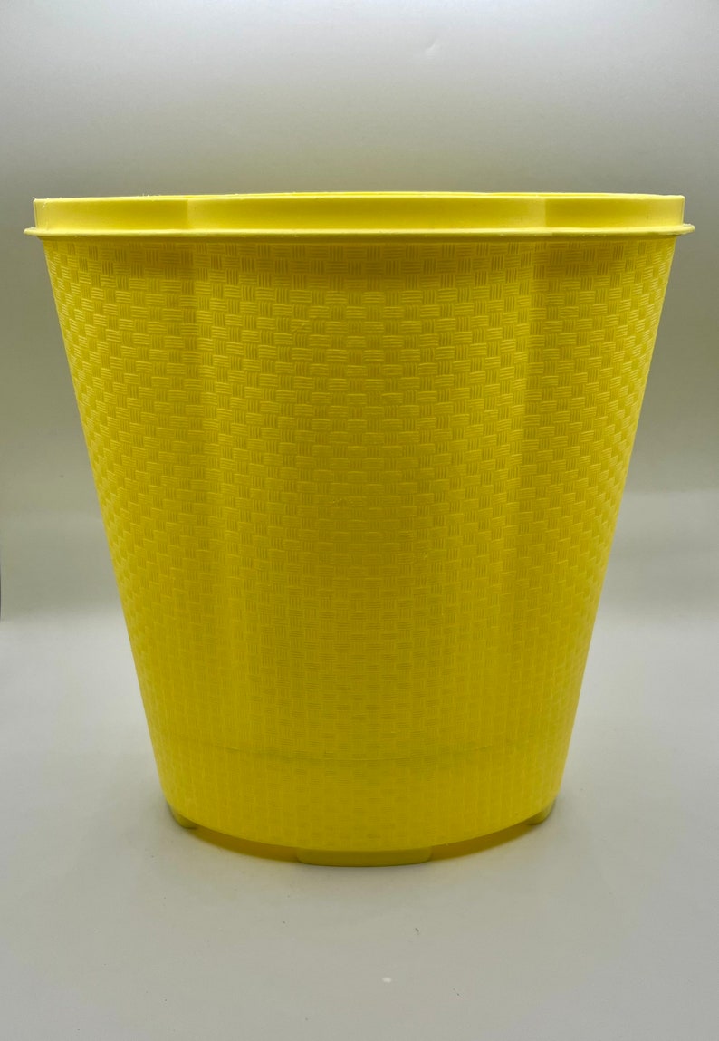 Vintage Trash Can Yellow, Vintage Lustro Ware, Silver Snowflake ...