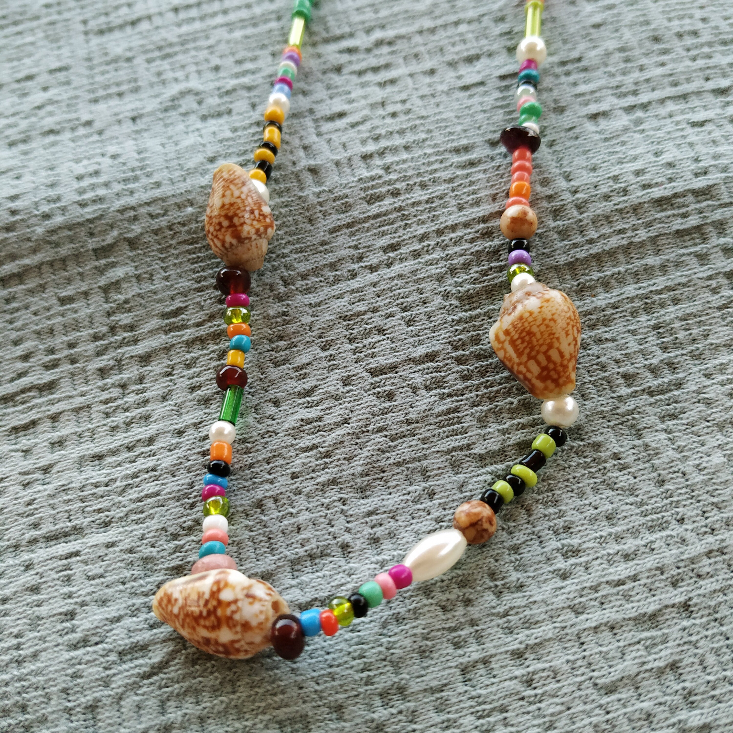Bunte Perlen Halskette / PerlenKette Bunte Perlen / Muschel | Etsy