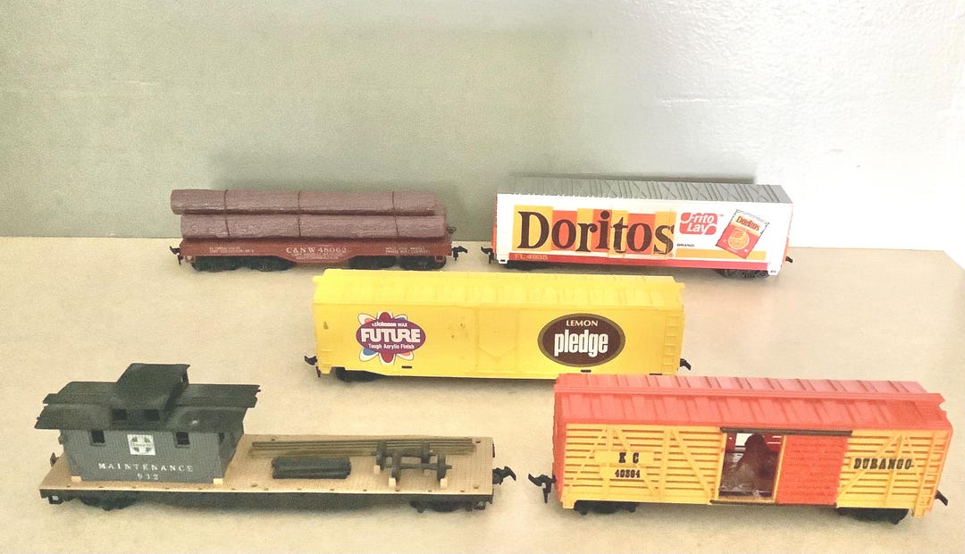 HO Scale Train Cars, Model Railroad Rolling Stock, HO Gauge Specialty ...