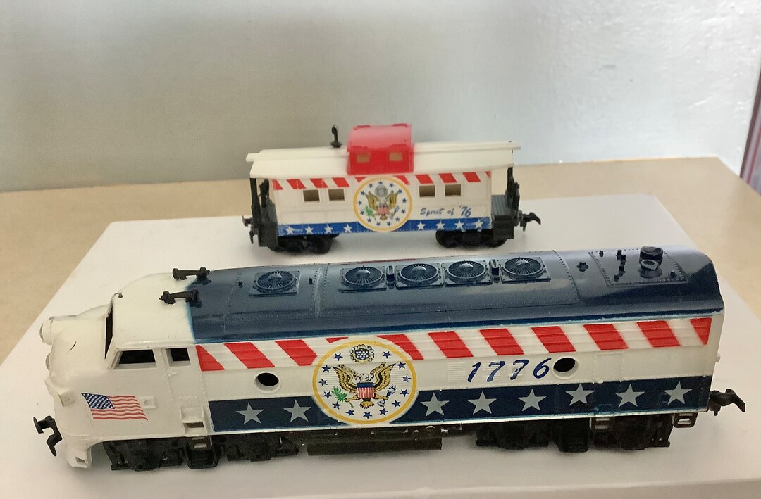 HO Scale Train Engine and Caboose, 1776 Engine and Spirit of ‘76 ...