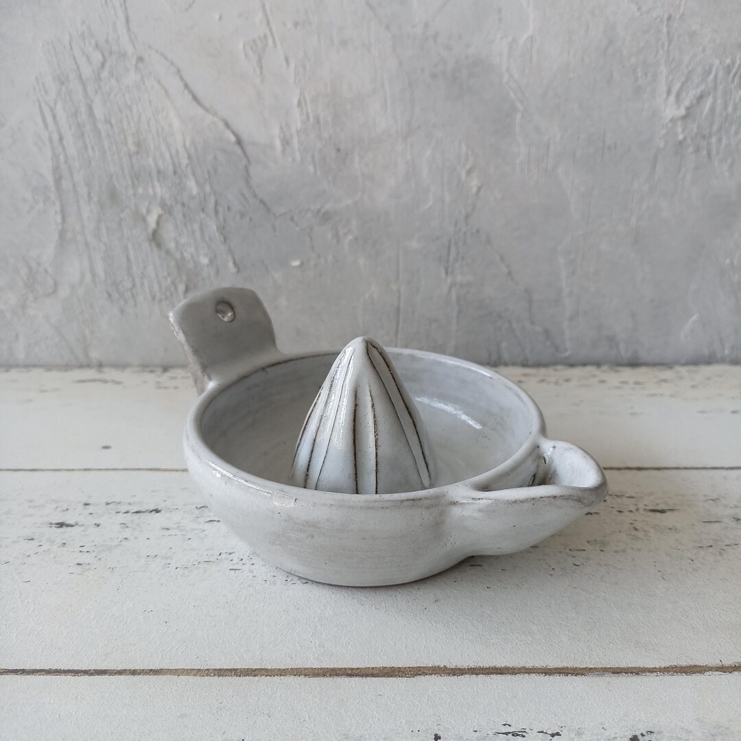 White Lemon Squeezer, Handmade Pottery Lemon Juicer, Ceramic Juicers ...