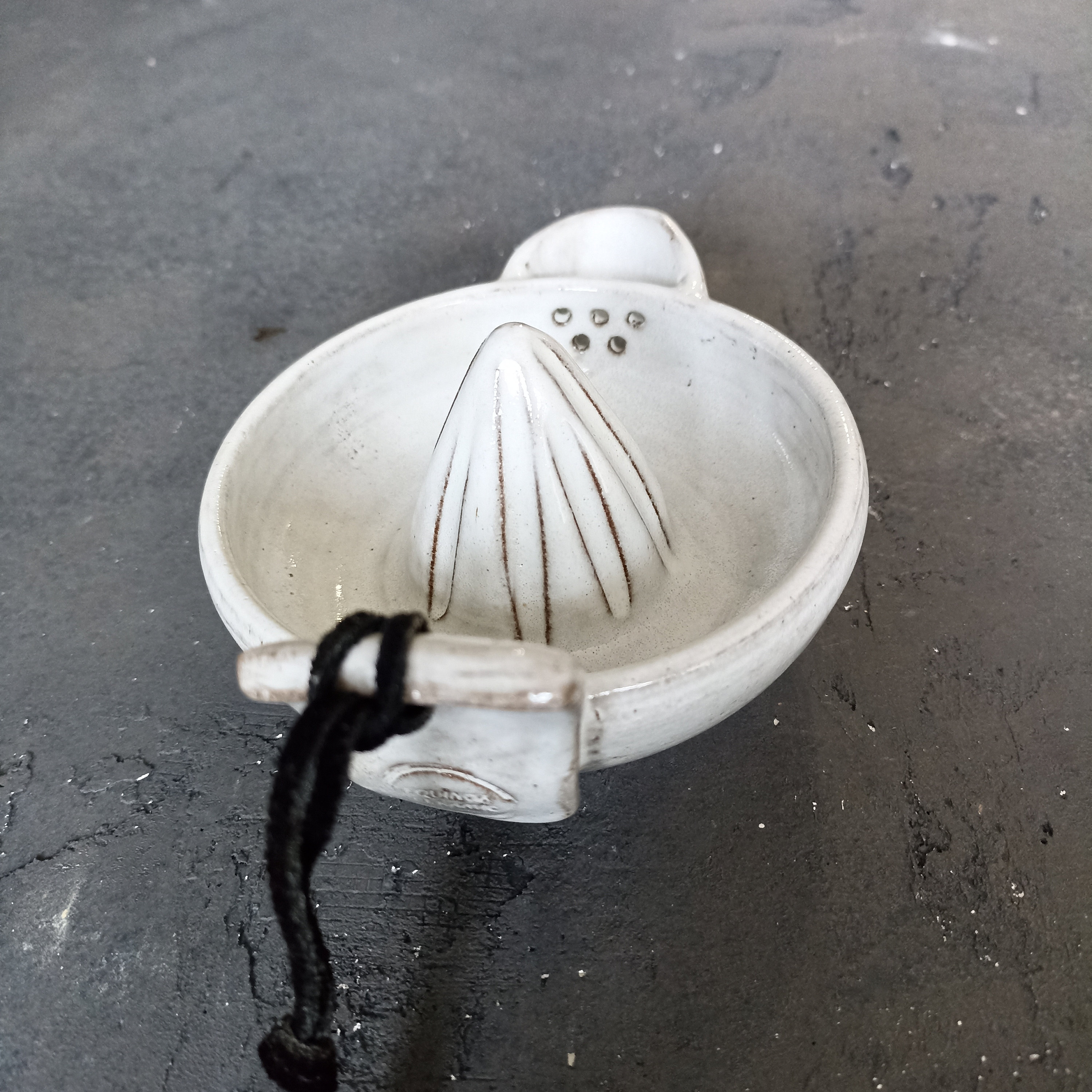White Lemon Squeezer, Handmade Pottery Lemon Juicer, Ceramic Juicers ...