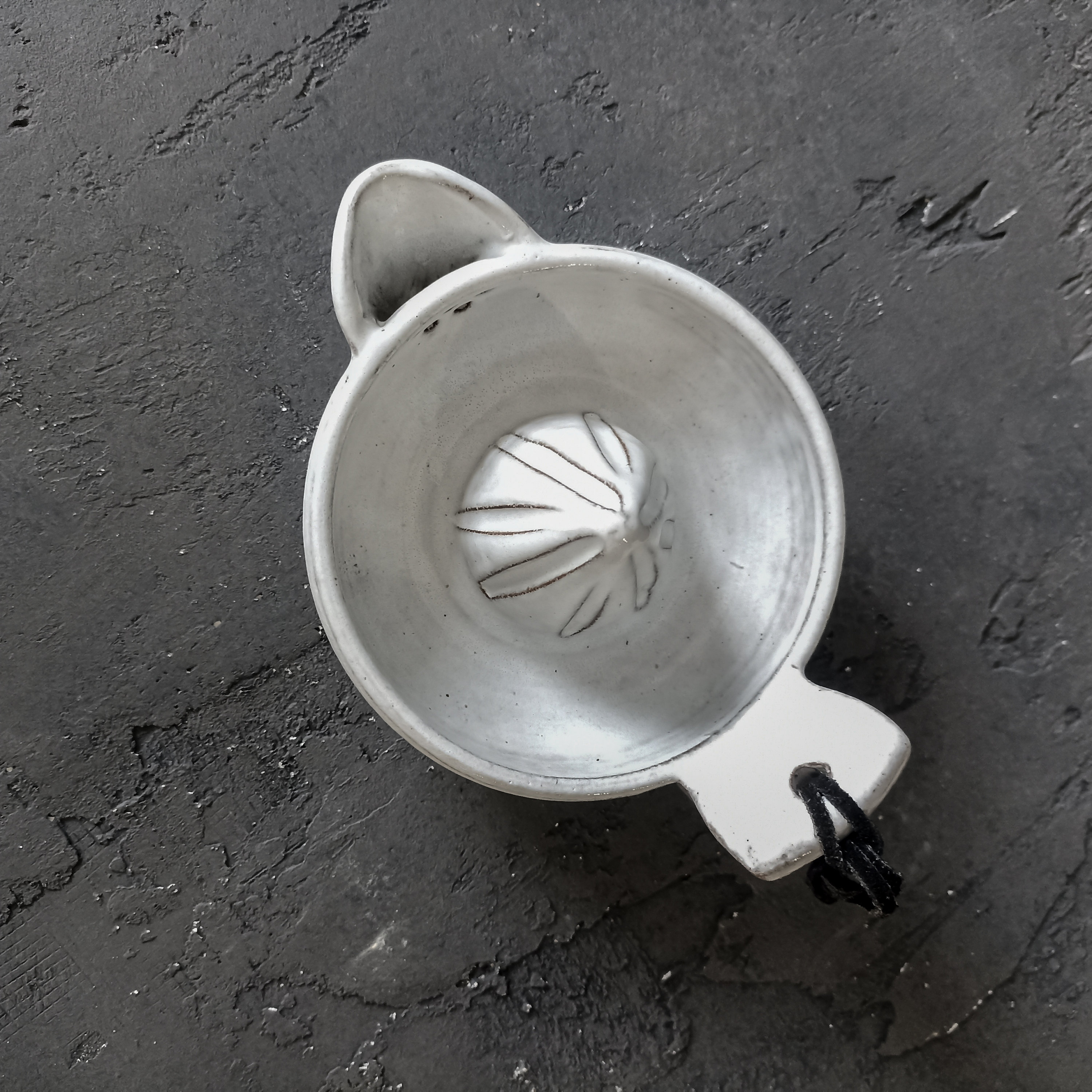 White Lemon Squeezer, Handmade Pottery Lemon Juicer, Ceramic Juicers ...