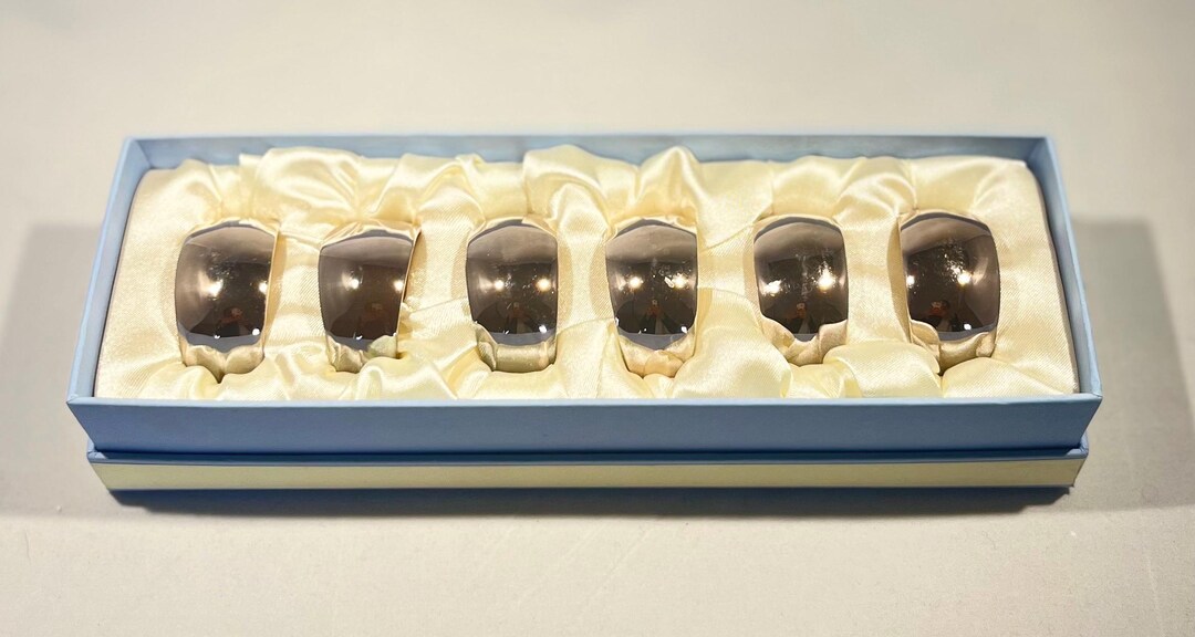 Boxed Set of Six Vintage Silver Plate Napkin Rings by Newbridge ...