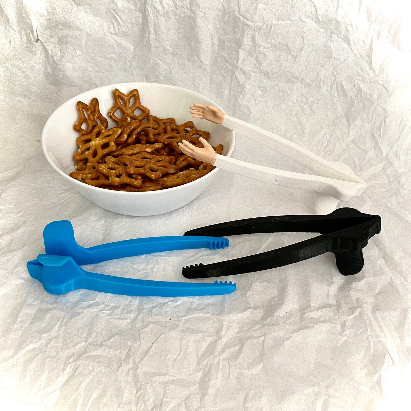 Finger Chopsticks Crisps Grabber. Gamers' Snacking Tongs. Clean Fingers ...