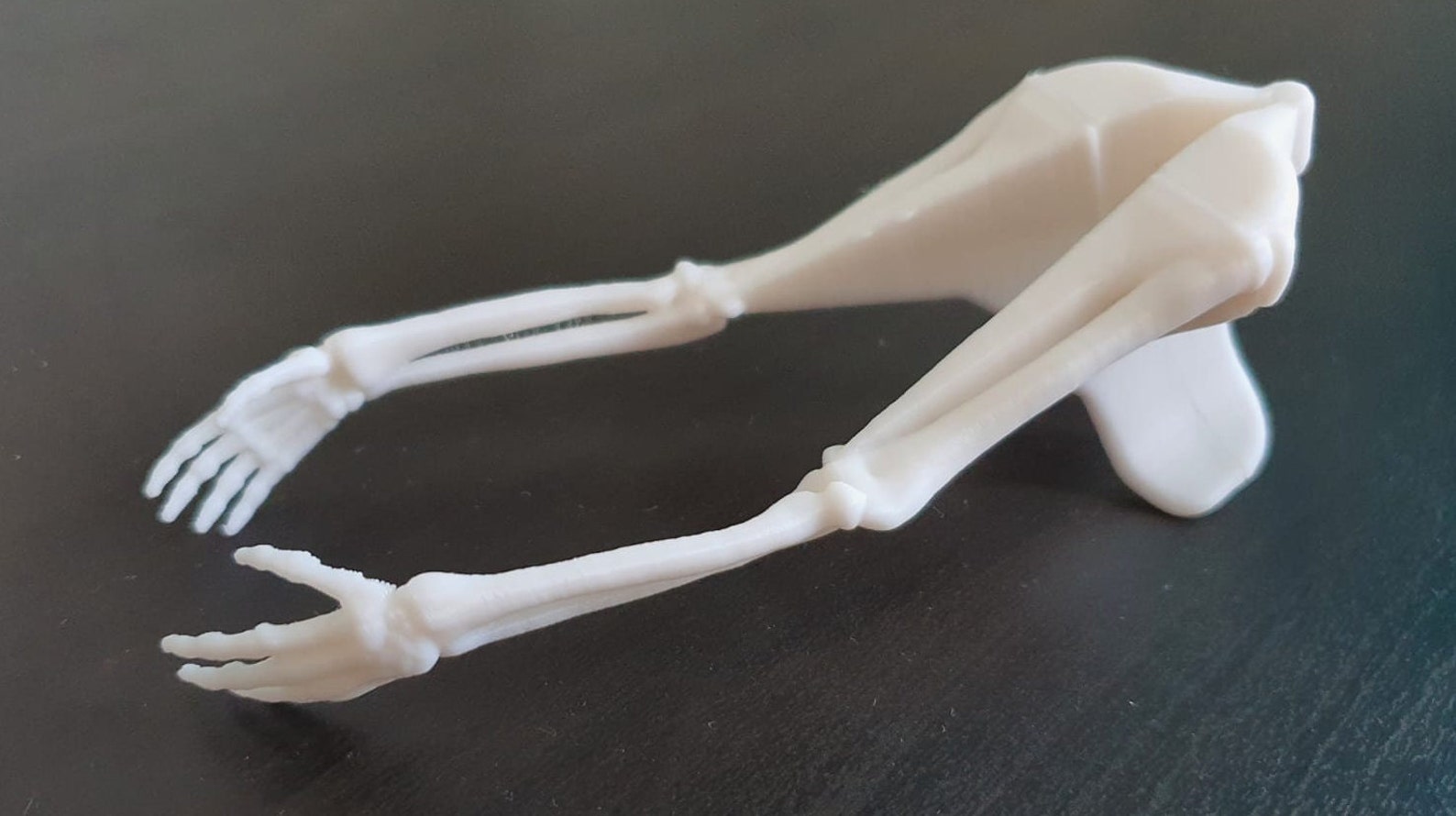 Finger Chopsticks Crisps Grabber. Gamers' Snacking Tongs. Clean Fingers ...