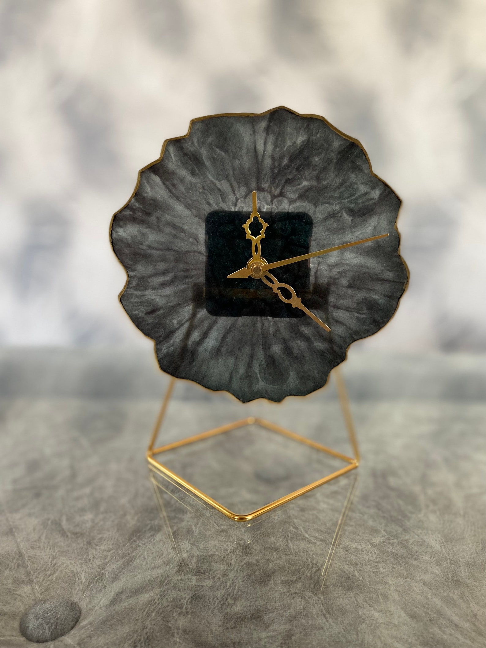 Unique Timeless Resin Geode Table Clock 1 Piece 15cm | Etsy