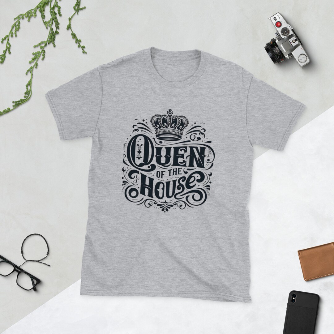 Mom is Queen of the House - Etsy