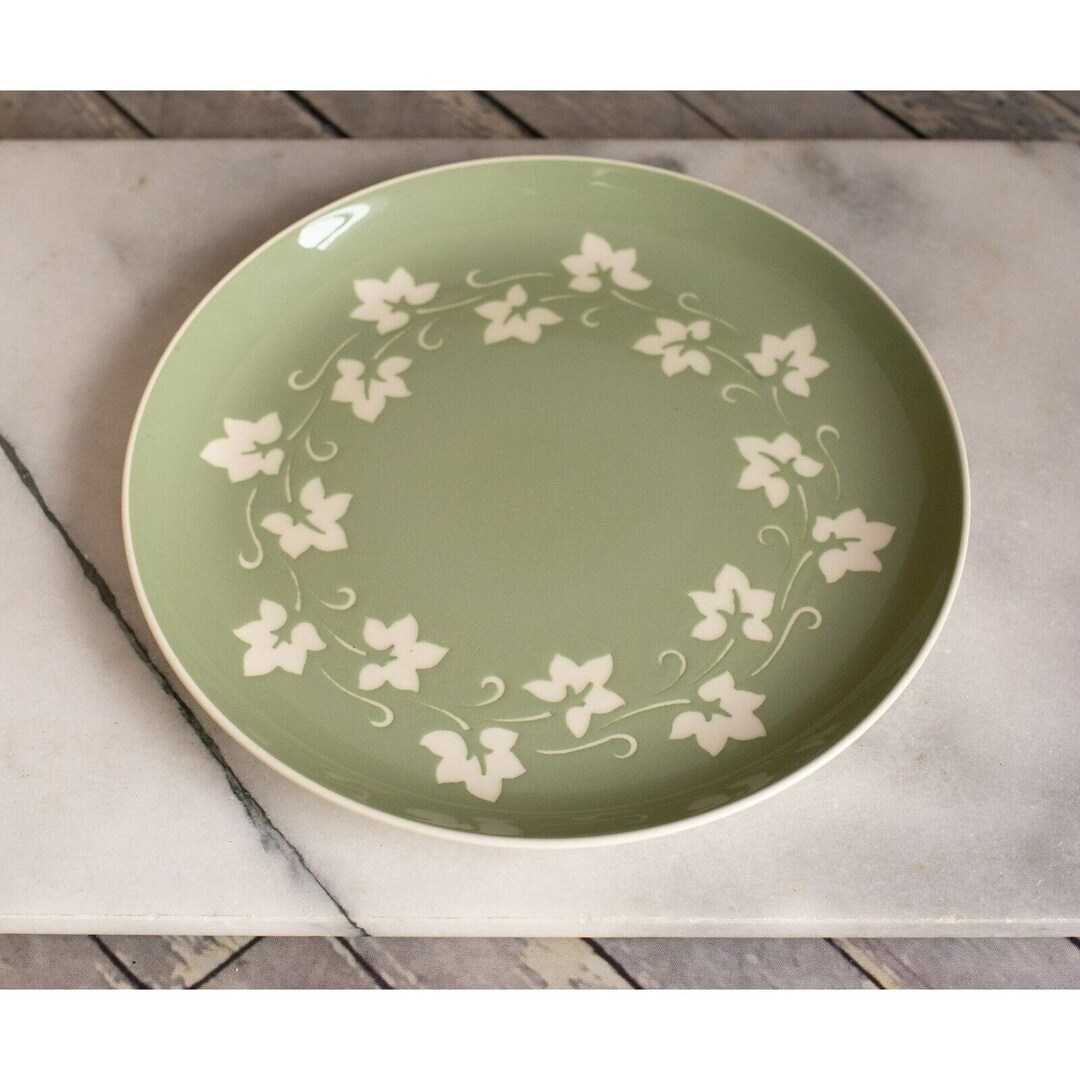Vintage HARKERWARE Sage Green Ivy Wreath Round Serving Plate or Platter ...