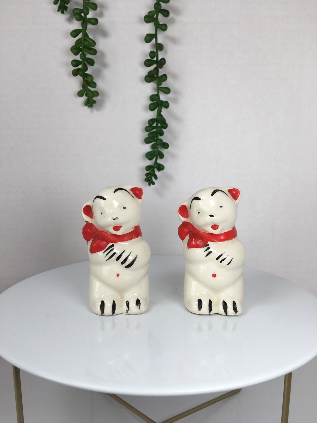 Vintage Shawnee White Bears With Red Bows Salt & Pepper Shaker Set ...
