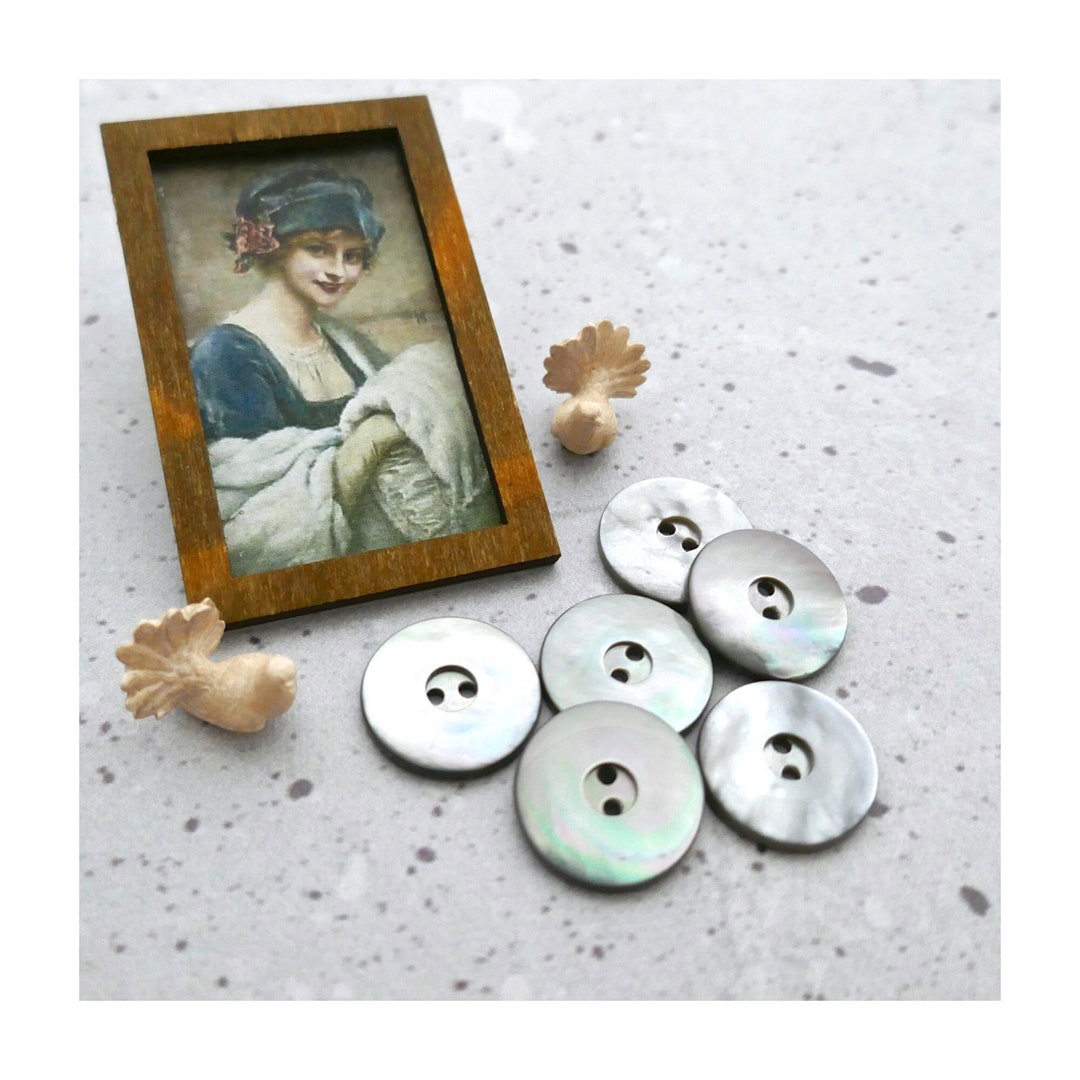 Vintage Shell Buttons, 18mm .71 Inch Iridescent Dark Smokey Gray MOP ...