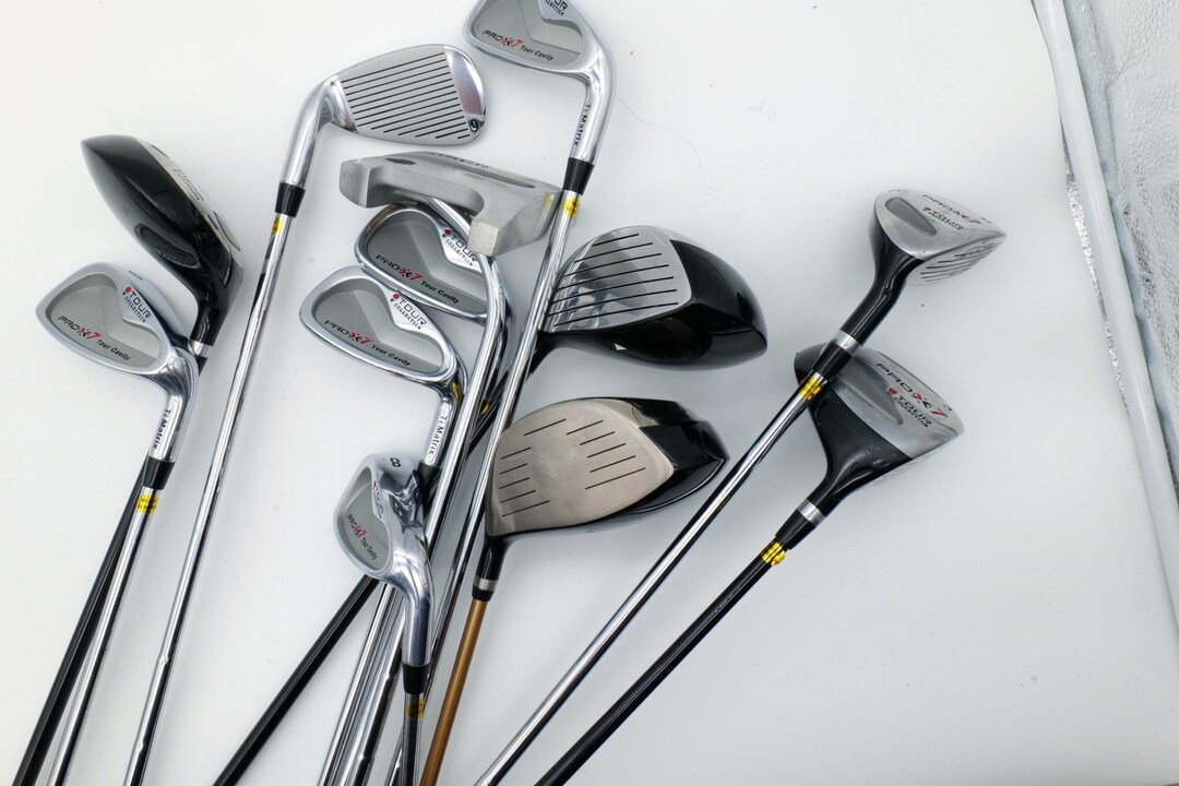 Golf Club Set - 12 Pieces: Putter, Pitching Wedge, 5-9 Irons, Hybrid, 1 ...