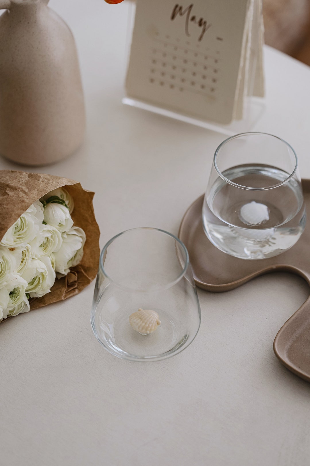 Scallop Shell Figurine Drinking Glass Set of 2, Coastal Stemless Wine ...