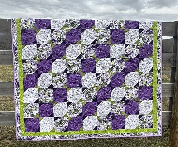 The Lilac Garden 59"x65" Quilt - Etsy