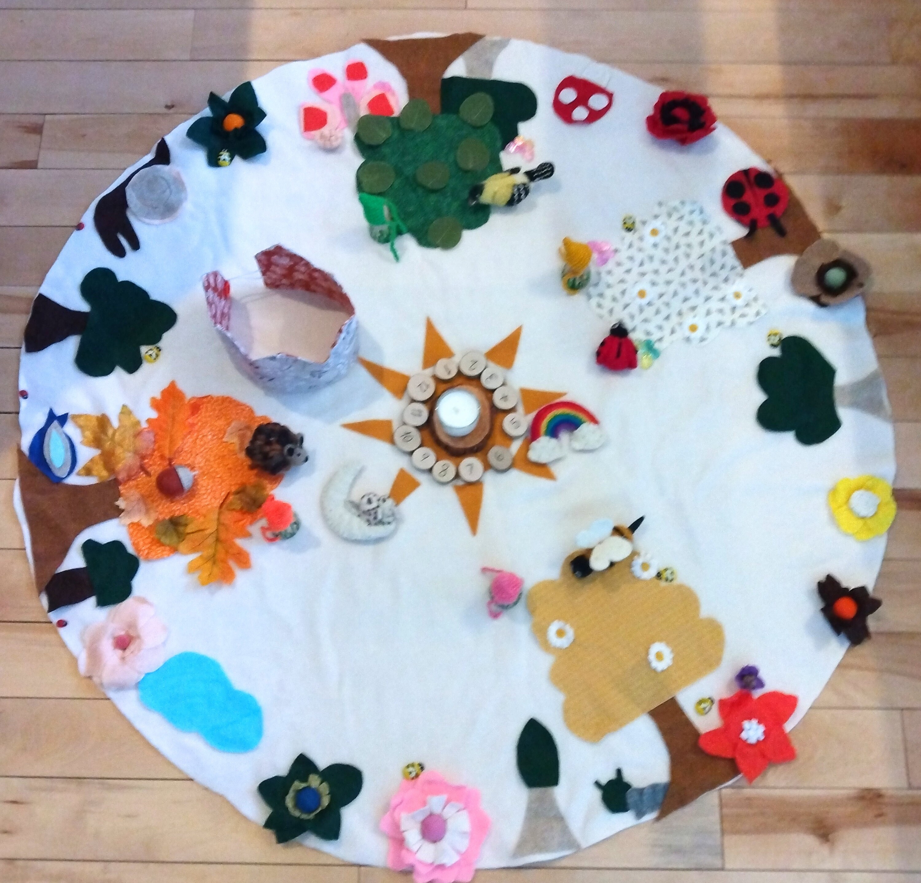 Seasonal Montessori Birthday Rug and Crown - Etsy