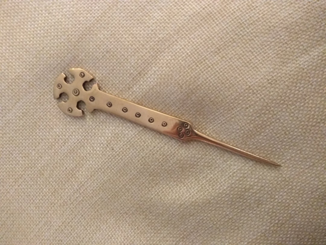 Saxon Pin, 7th Century, Breach Down, British Museum No. 1855,0521.1 ...