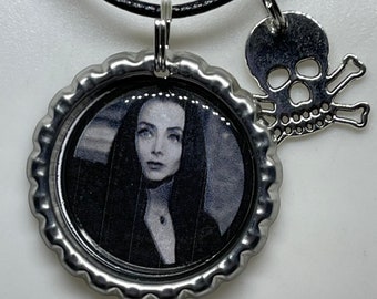 Morticia Necklace - Etsy