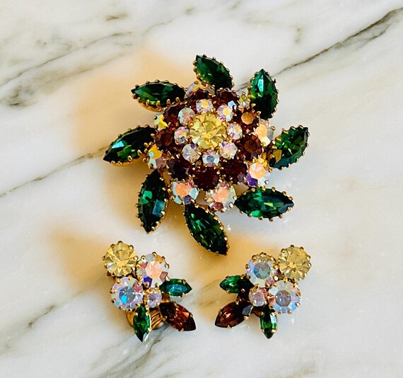 VINTAGE AUSTRIAN Dome Brooch & Clip Earring Set | Gre… - Gem