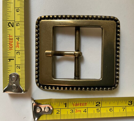 Clean,classic centre bar belt buckle with rivet borde… - Gem