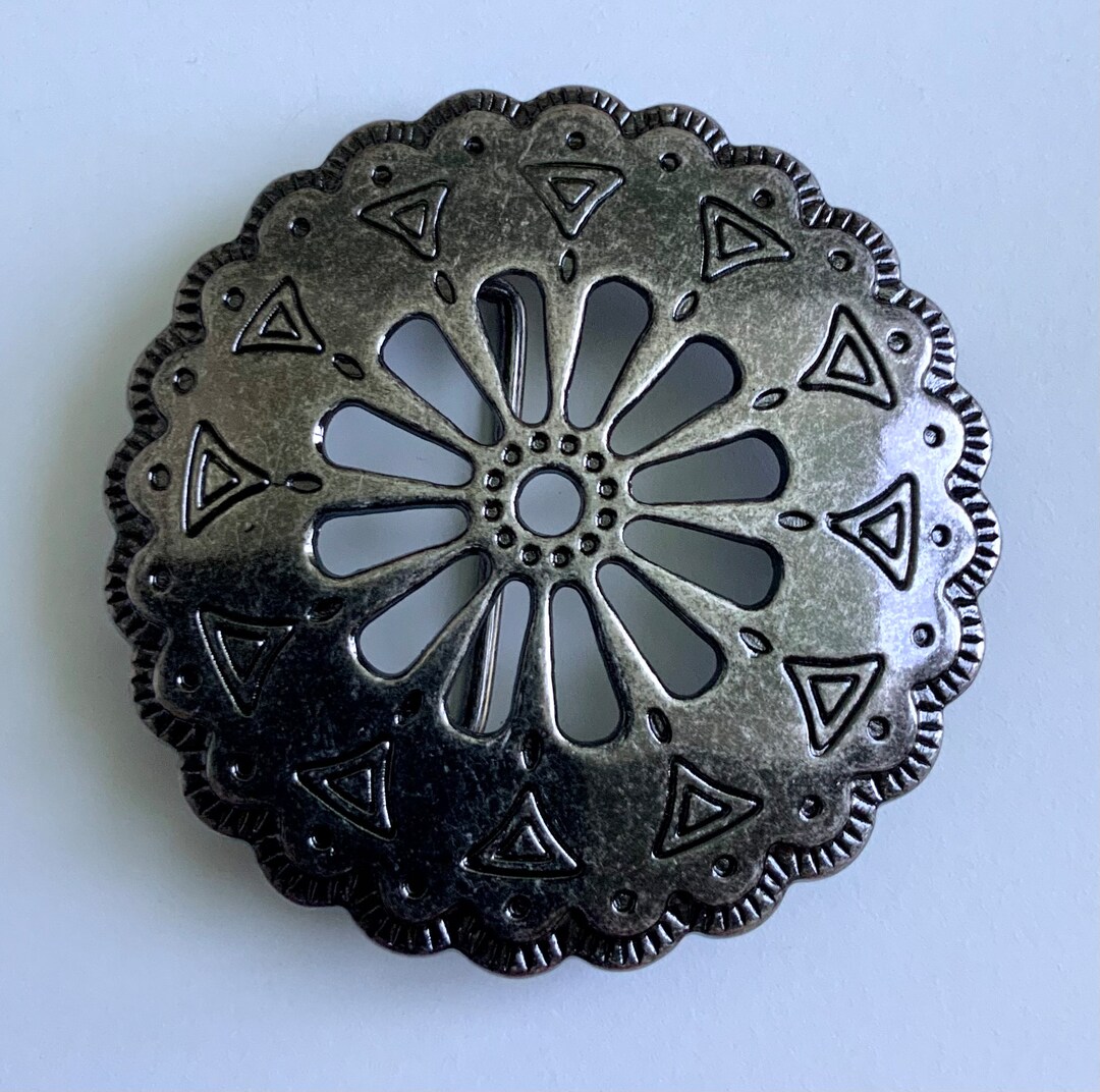 Vintage Scalloped Flower With Cutout Daisy Floral Detail and Triangle ...