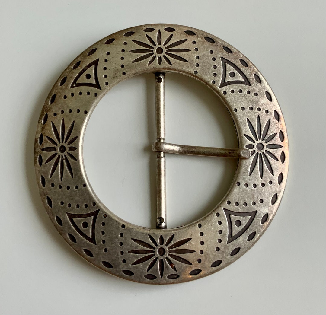 Vintage Large Circle Centre Bar Belt Buckle With Flower Pattern ...