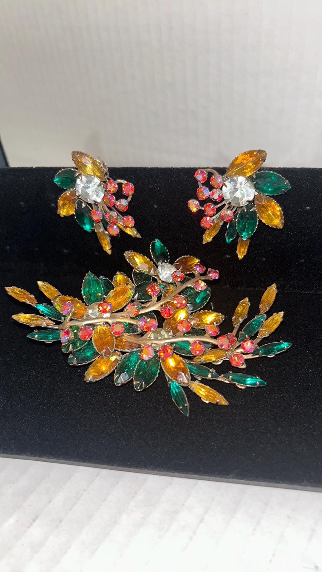 Vintage Albert Weiss Green Gold Rhinestone Vine Clip on Earrings ...