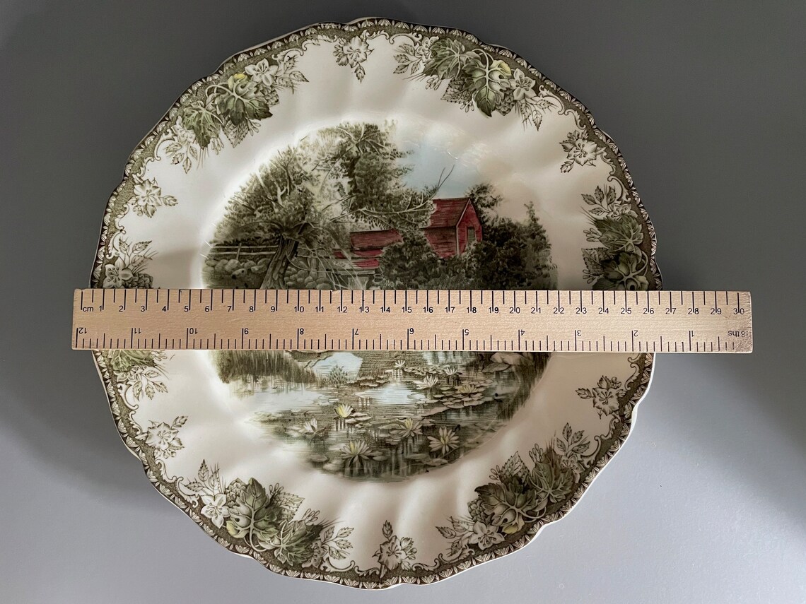 Piatto piano The Lily Pond di Johnson Bros: serie The Friendly Village ...