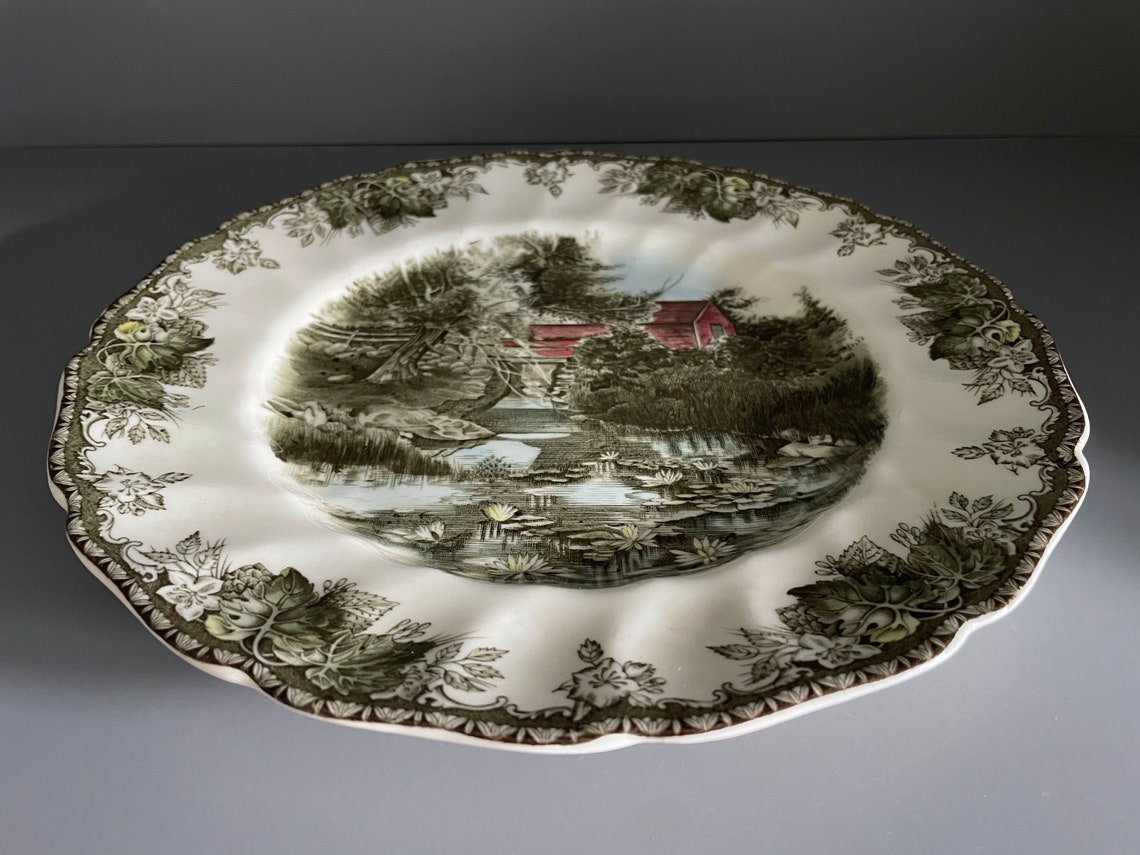 Piatto piano The Lily Pond di Johnson Bros: serie The Friendly Village ...