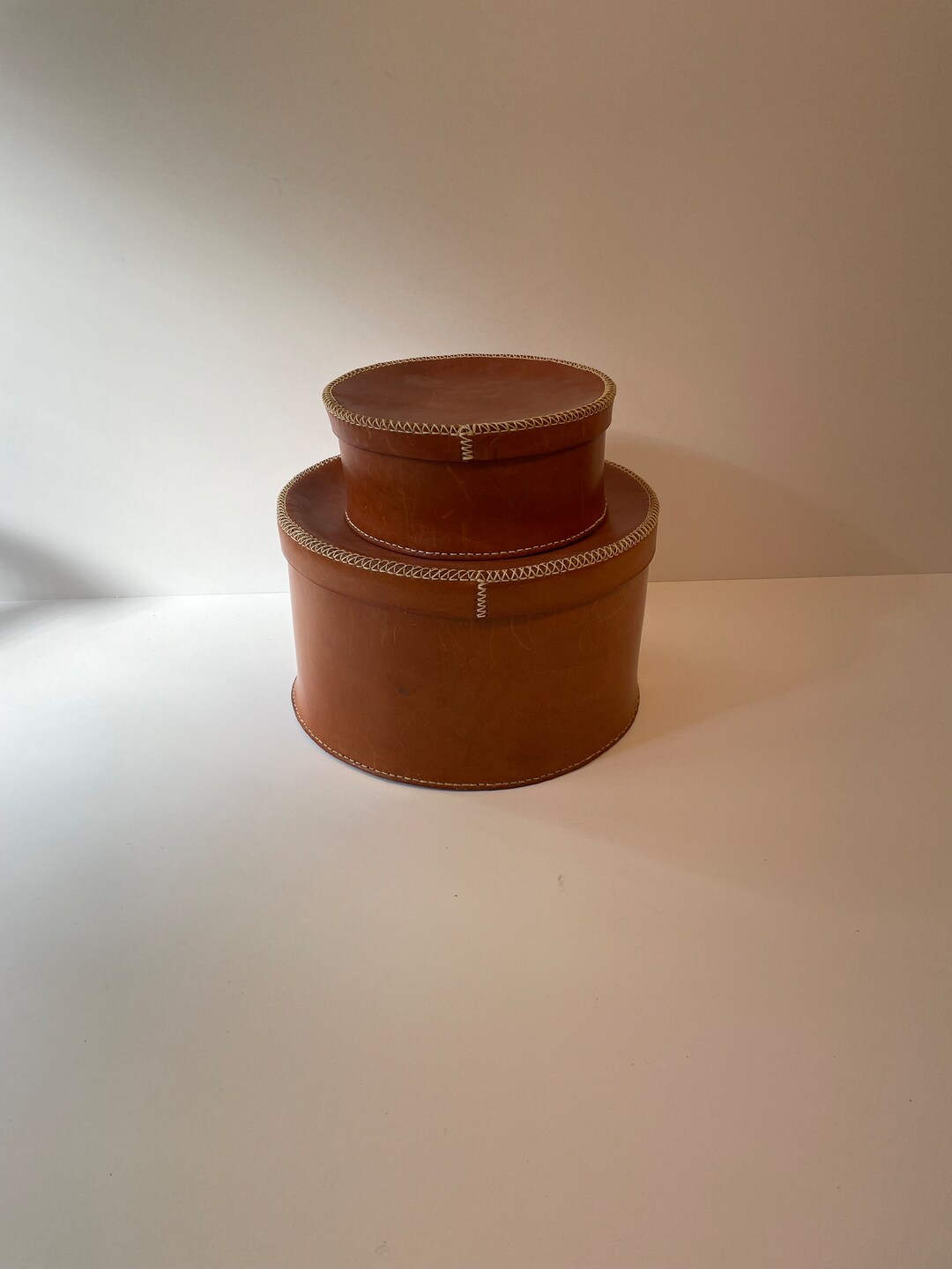 Round Vintage Full Grain Leather Boxes - Etsy