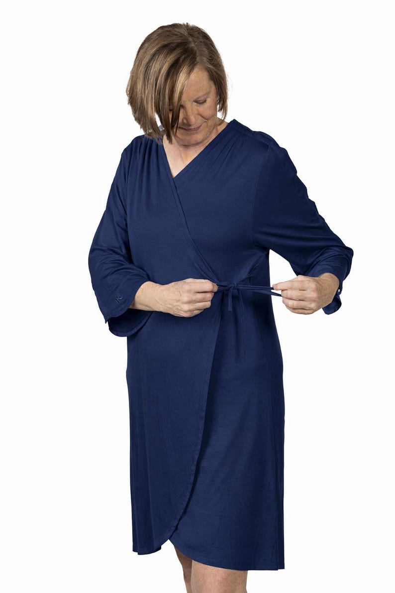 Hospital Gown With Snaps (hand-to-collar) and Interior Drain Pockets ...