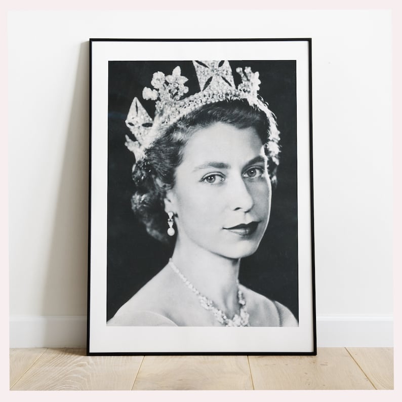 Queen Elizabeth Poster Vintage Print Portrait of the Queen - Etsy