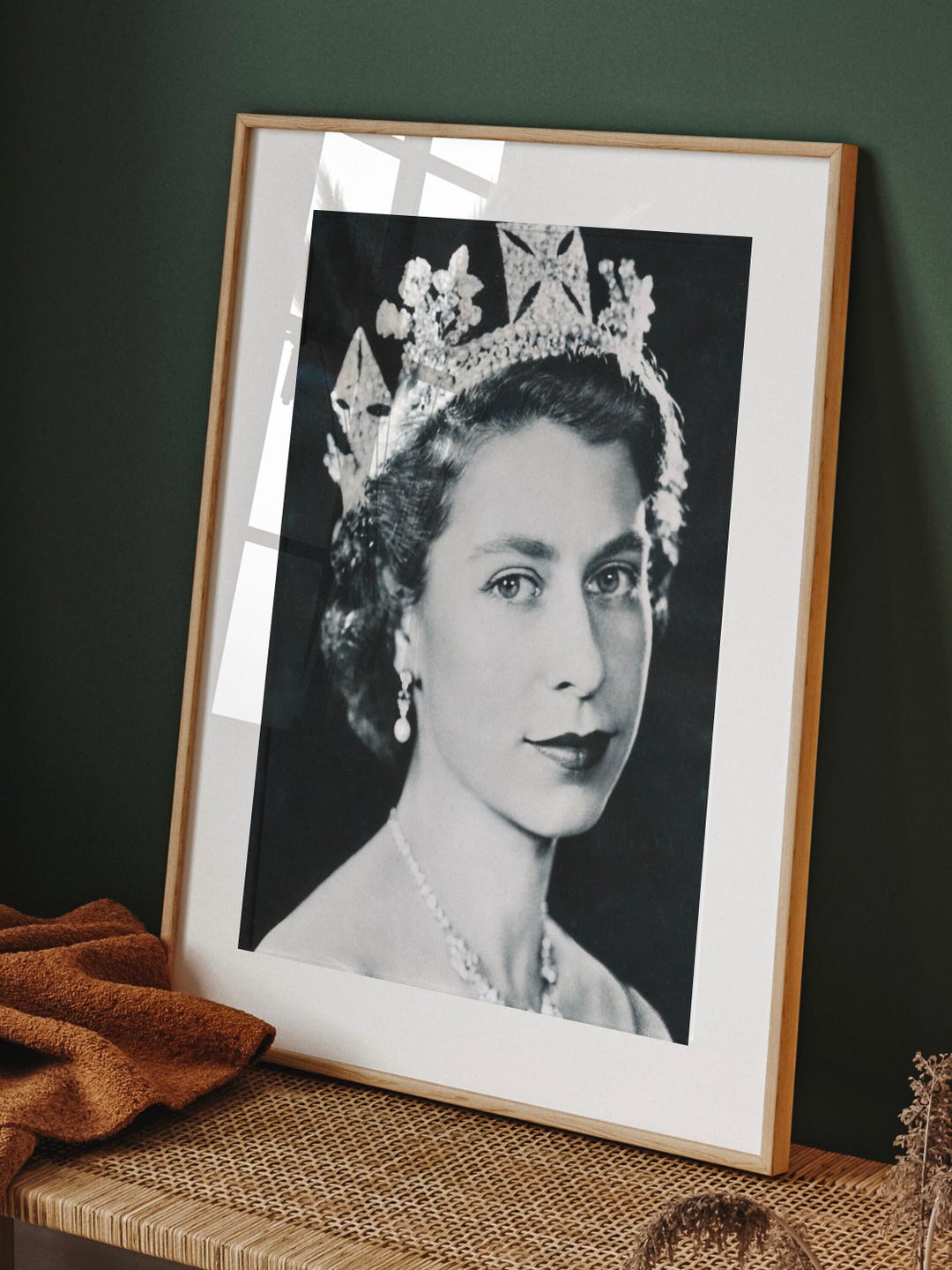 Queen Elizabeth Poster, Vintage Print, Portrait of the Queen, Queen ...