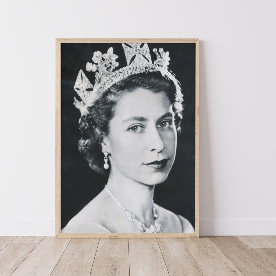 Queen Elizabeth Poster, Vintage Print, Portrait of the Queen, Queen ...
