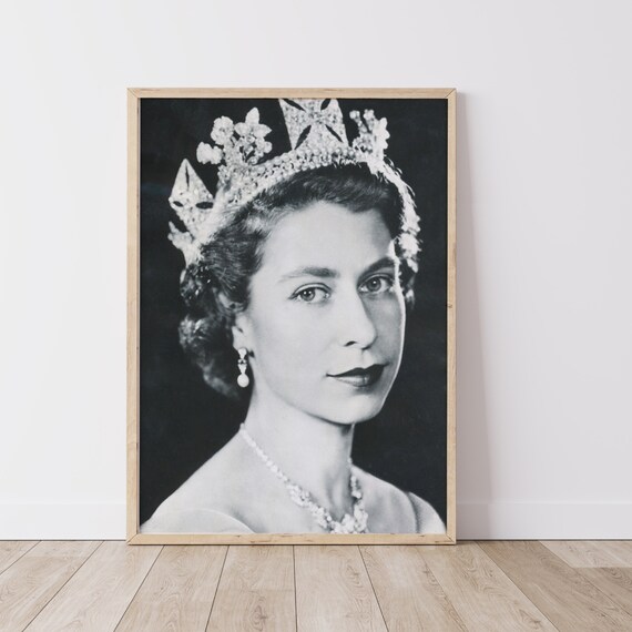 Queen Elizabeth Poster Vintage Print Portrait of the Queen - Etsy