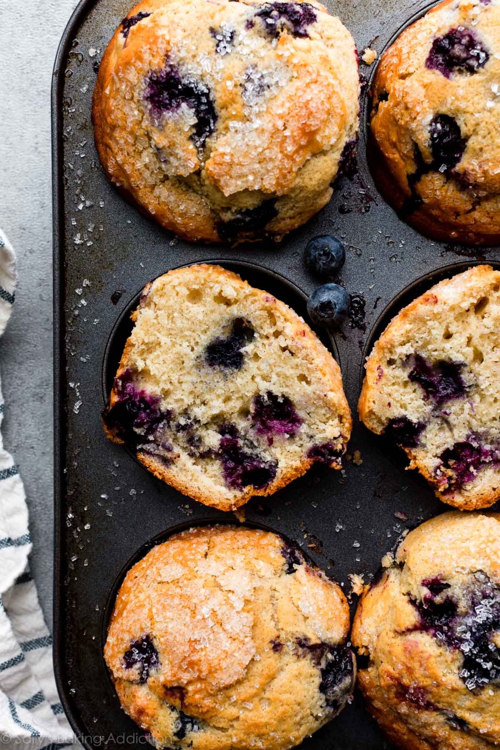 Blueberry Muffins | Soft & Moist Bakery-style Muffins Loaded With Juicy ...