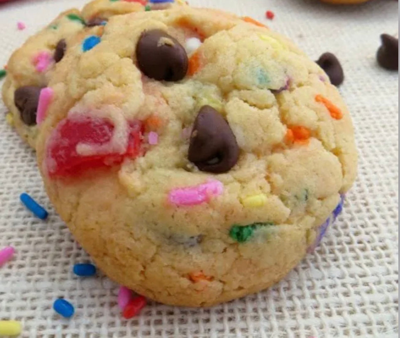 Banana Split Cookies | Soft Banana Chocolate Chip Cookies With Cherries ...