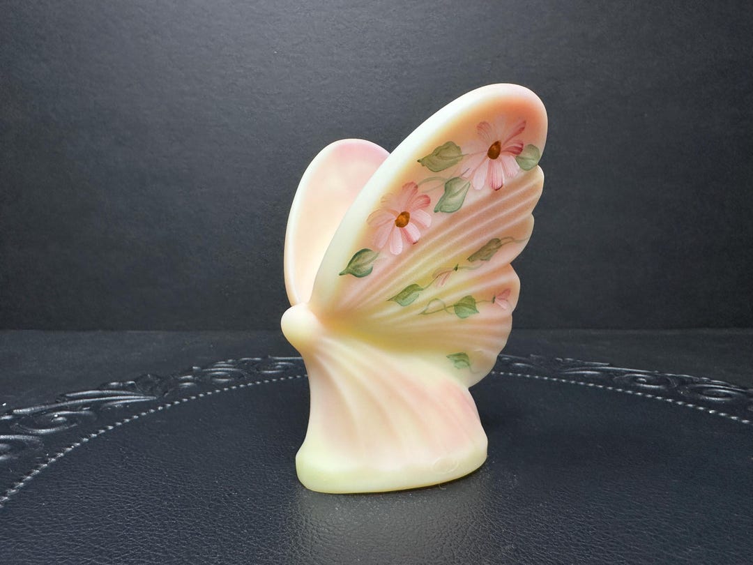 Rare Fenton Burmese Satin Butterfly Figurine 5271-4N With Daisies ...