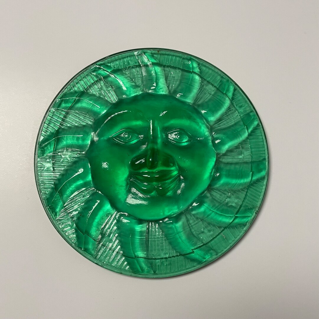 Vintage Round Emerald Green Sun Catcher Art Glass Sun Face With Rays ...